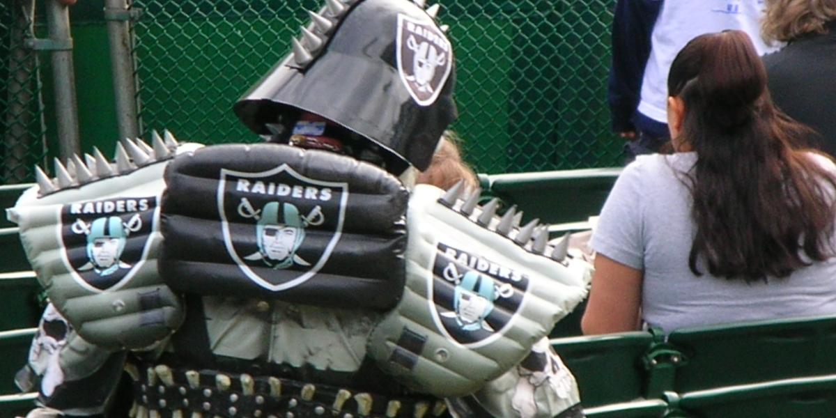 Raiders Move to Vegas Gives Taxpayers Reason to Boo, Players Reason to ...